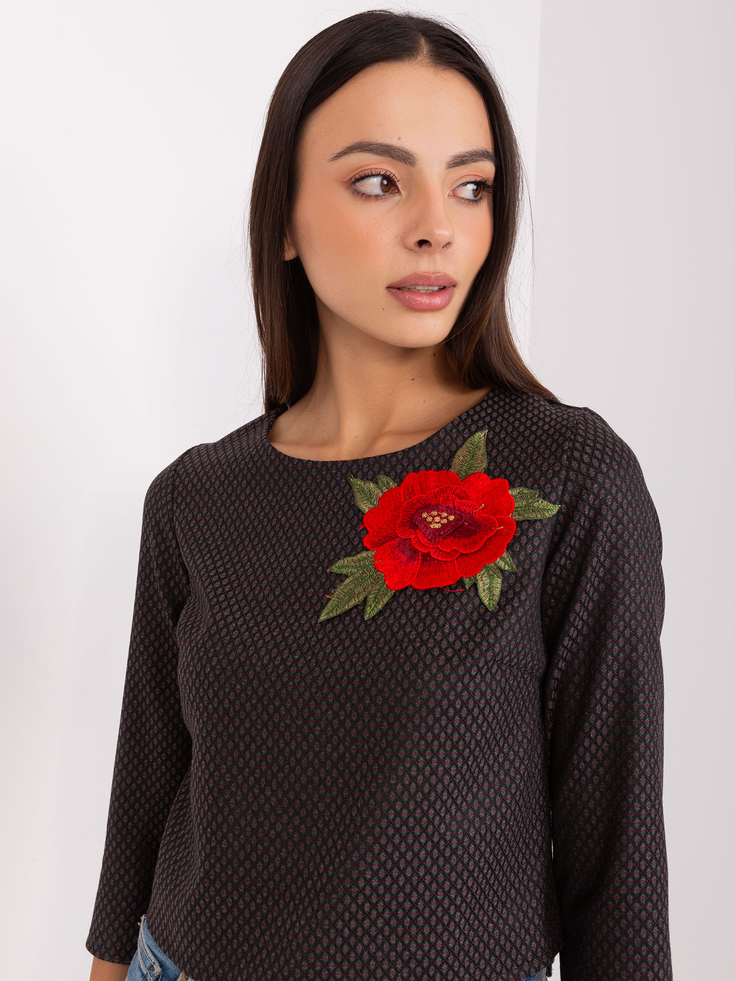 Черна къса официална блуза с бродерия | market.dir.bg